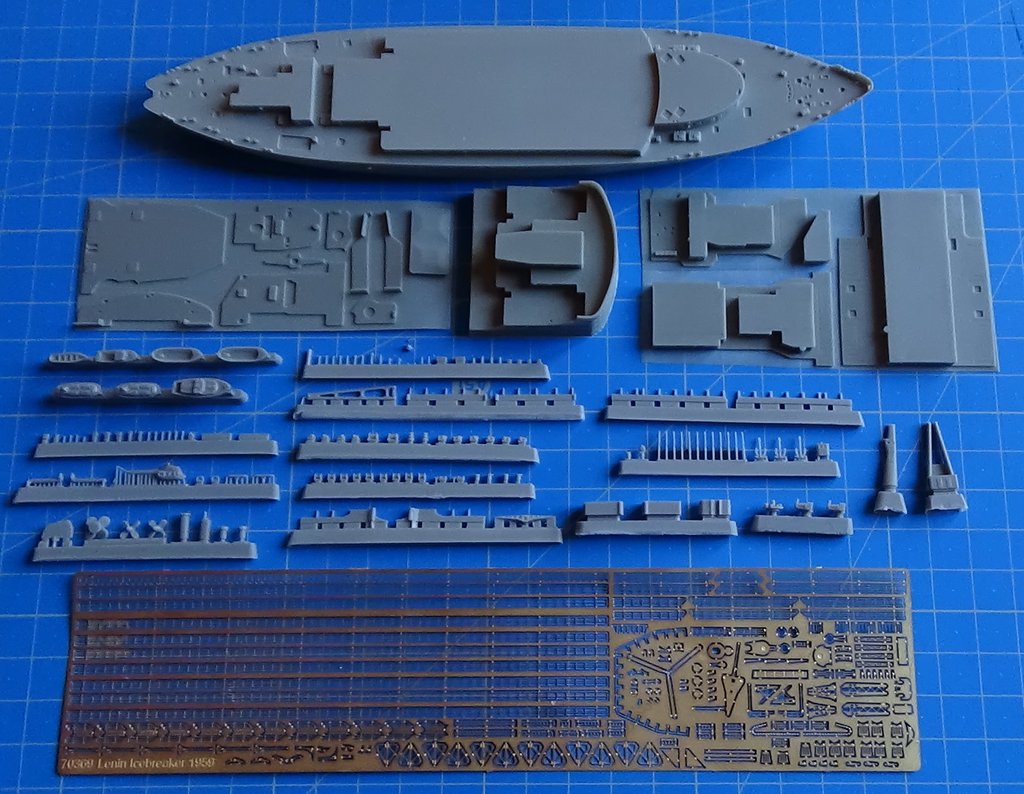 [Revue] Brise-glace nucléaire soviétique Lenin (1959) Combrig 1/700e