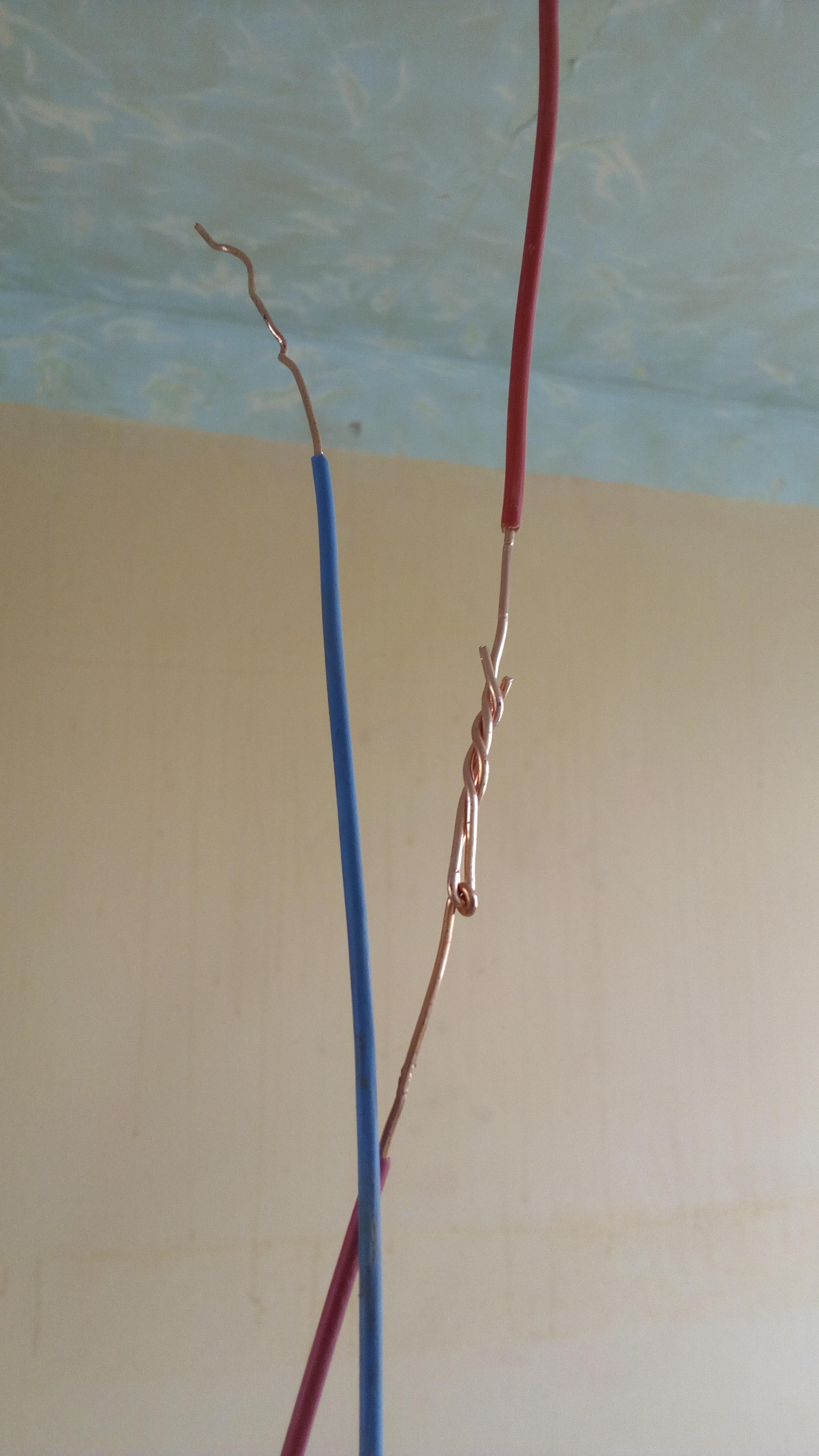 tirage de cables pour lampe plafonnier