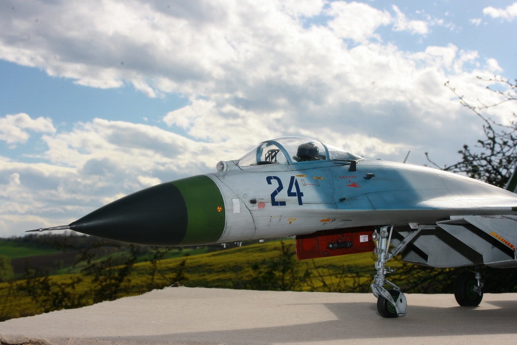 Sukhoi SU-27 Flanker B Trumpeter 1/32