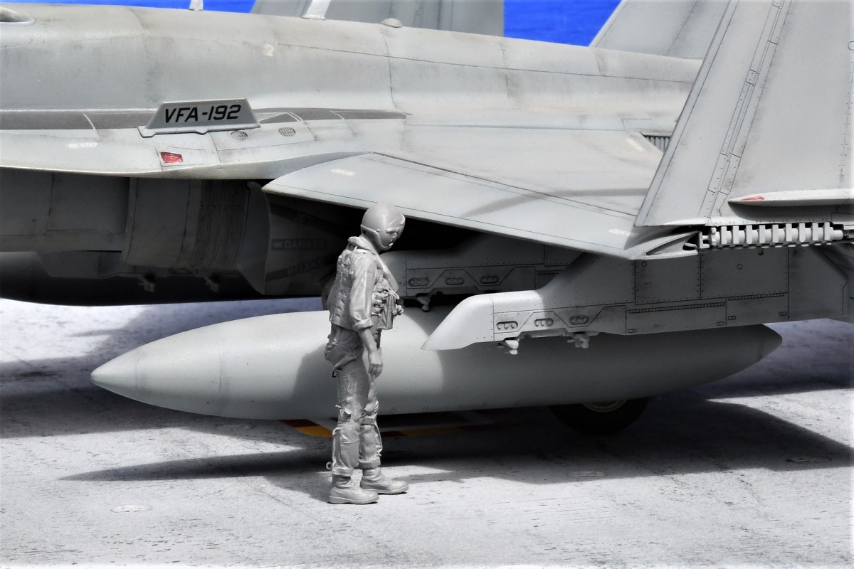 Reedoak US Navy modern fighter pilot, standing - Vendors Board - Large ...