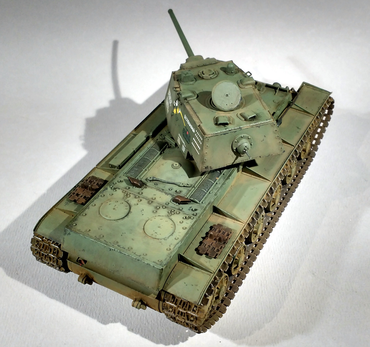 KV1 modèle 1942 (Trumpeter 1/35)