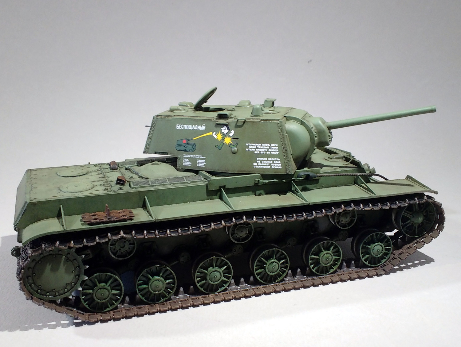 KV1 modèle 1942 (Trumpeter 1/35)