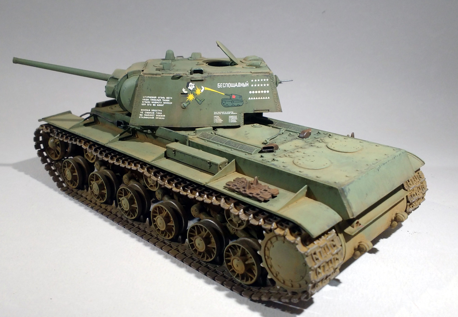 KV1 modèle 1942 (Trumpeter 1/35)