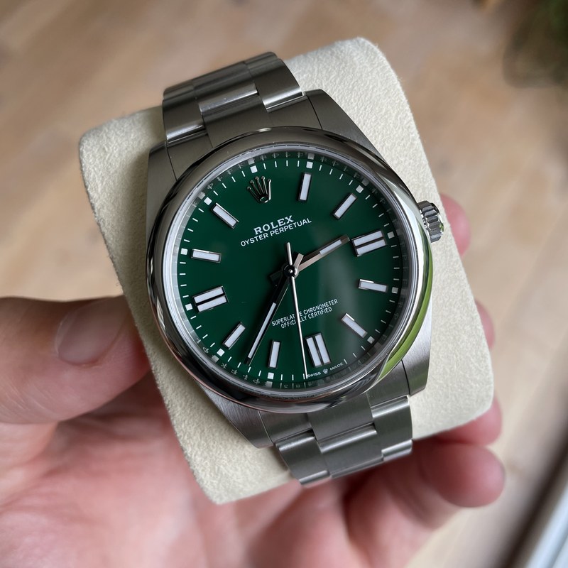 Coin des Affaires - Rolex Oyster Perpetual 41 - cadran vert - full set