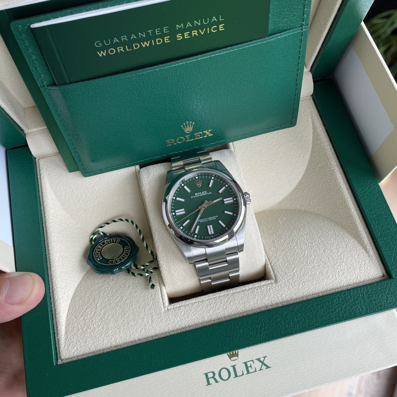 Coin des Affaires - Rolex Oyster Perpetual 41 - cadran vert - full set