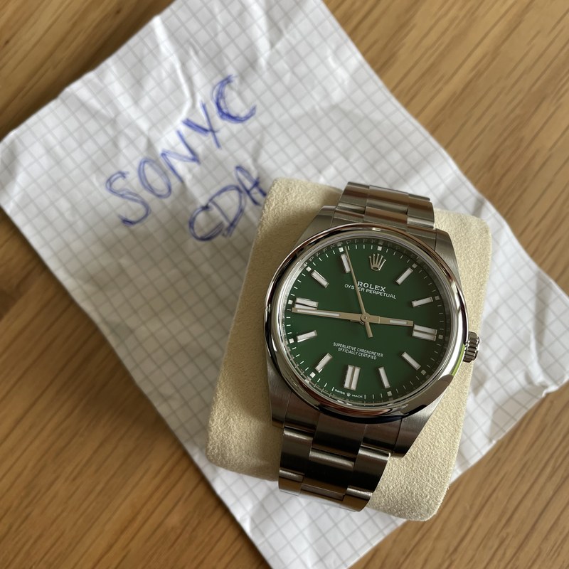 Coin des Affaires - Rolex Oyster Perpetual 41 - cadran vert - full set