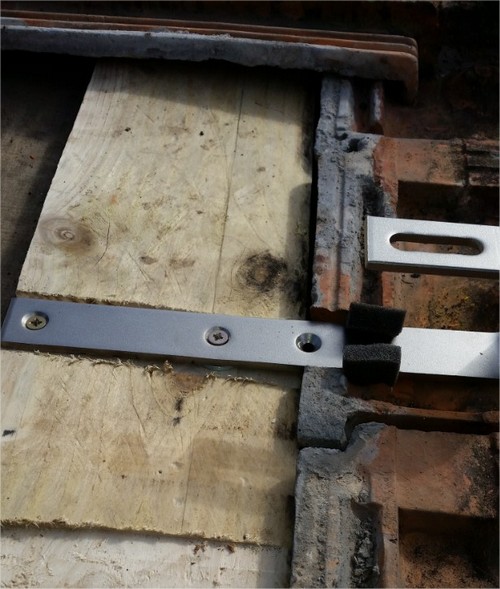 Fabrication maison crochet tuile omega10 - Forum photovoltaïque