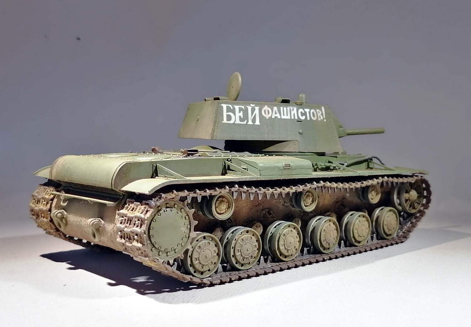 KV1 mod 41 précoce : Tamiya face à Trumpeter 1/35