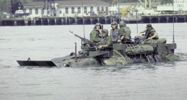 USMC LAV-C2