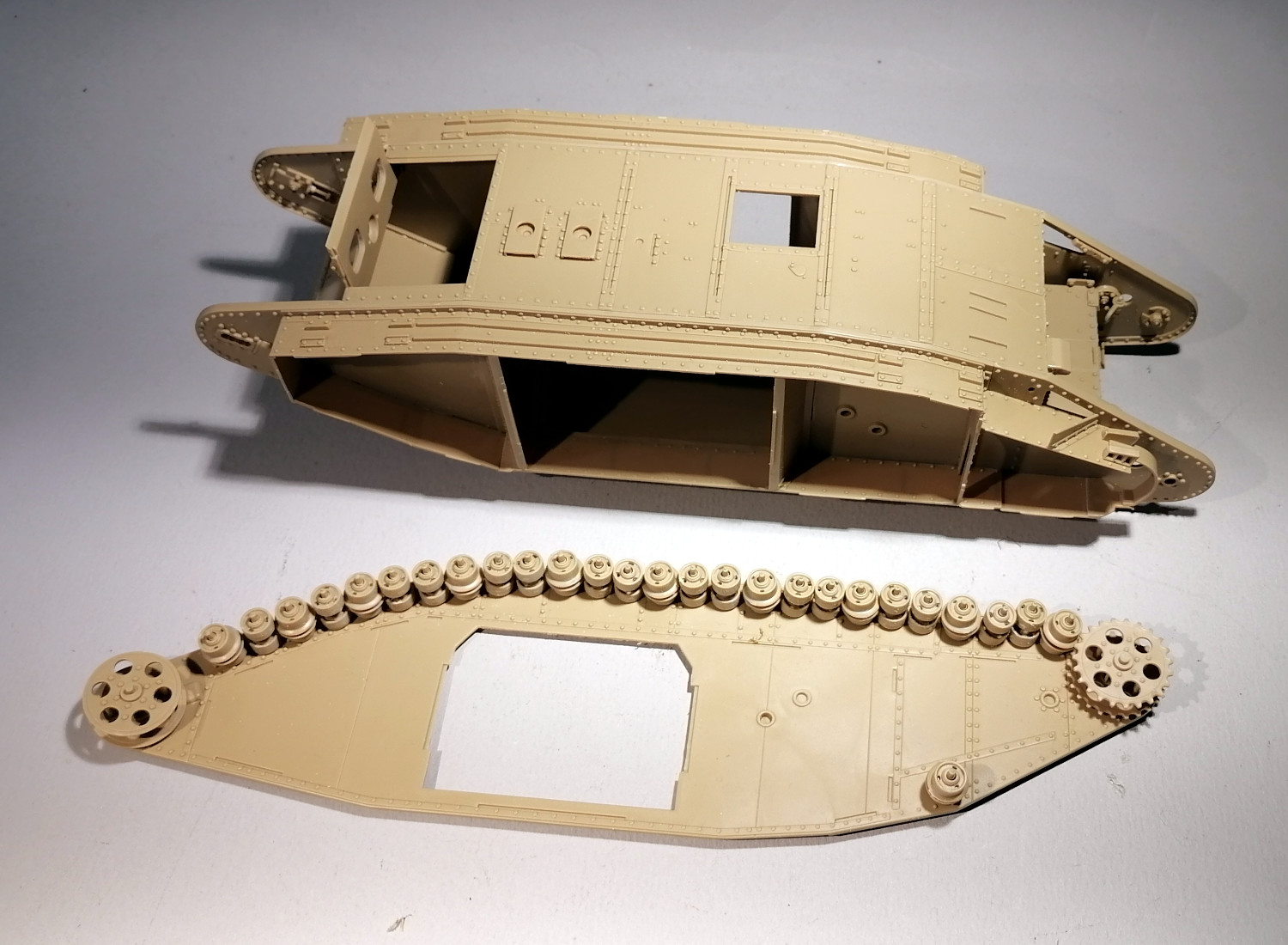 Encore un MarkIV de Takom au 1/35! Takom ref 2076