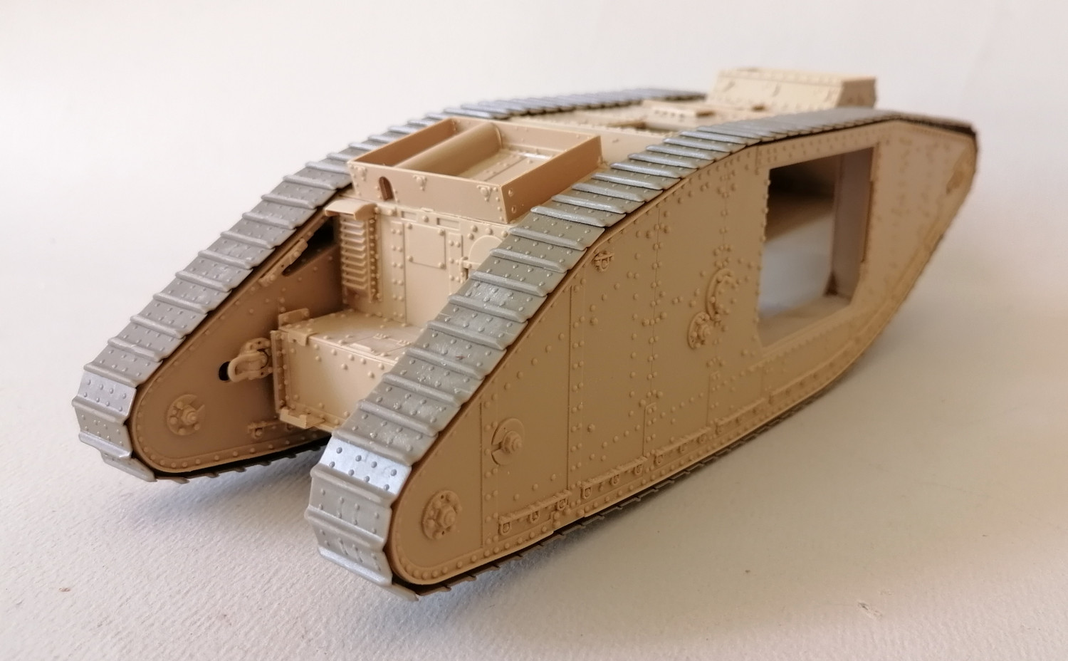 Encore un MarkIV de Takom au 1/35! Takom ref 2076
